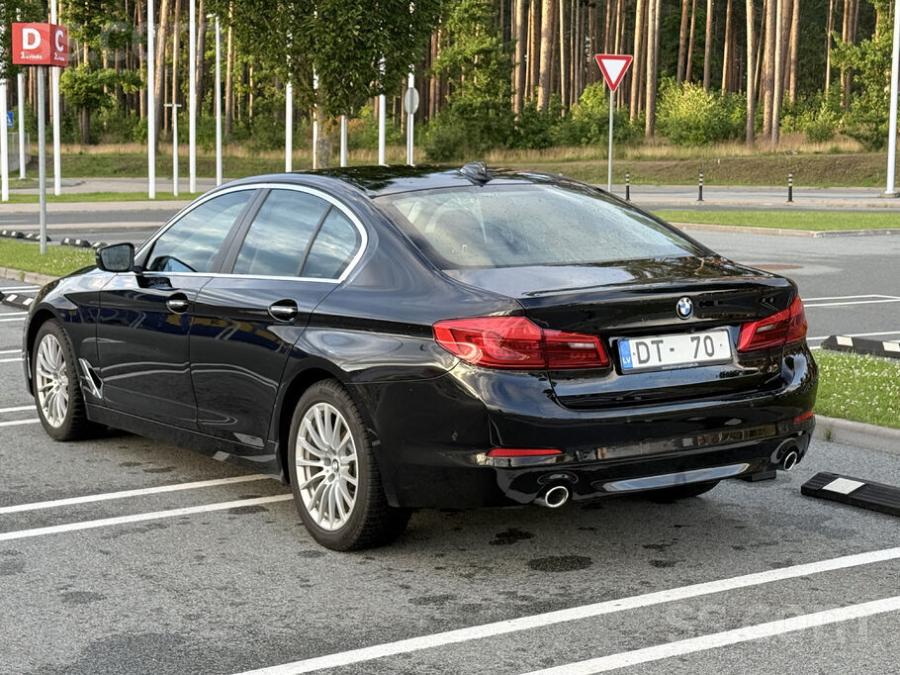 Black BMW 530 2018 in Riga, with an engine capacity of 3.00 L and mileage of 165 thousand km for 19990 €, photo 28 on AUTOMOTO.COM.LV