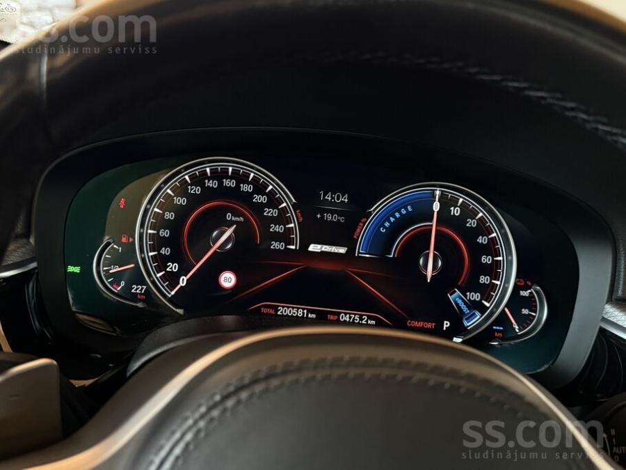 Black BMW 530 2018 in Tukums, with an engine capacity of 2.00 L and mileage of 200 thousand km for 22499 €, photo 13 on AUTOMOTO.COM.LV