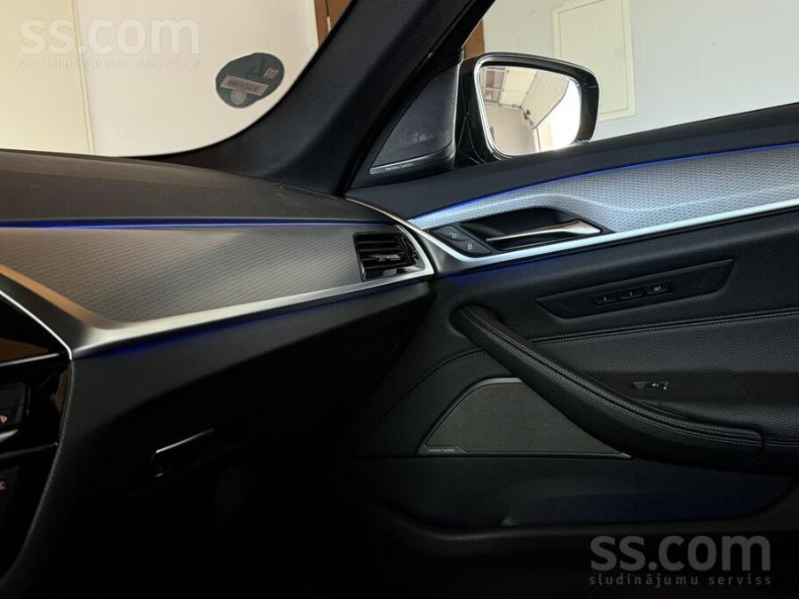 Black BMW 530 2018 in Tukums, with an engine capacity of 2.00 L and mileage of 200 thousand km for 22499 €, photo 14 on AUTOMOTO.COM.LV