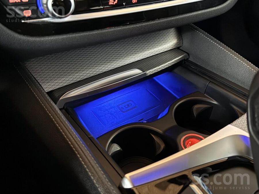 Black BMW 530 2018 in Tukums, with an engine capacity of 2.00 L and mileage of 200 thousand km for 22499 €, photo 16 on AUTOMOTO.COM.LV