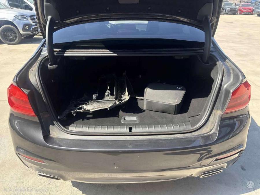 Black BMW 530 2018 in Vilnius, with an engine capacity of 2.00 L and mileage of 63 thousand km for 14500 €, photo 6 on AUTOMOTO.COM.LV