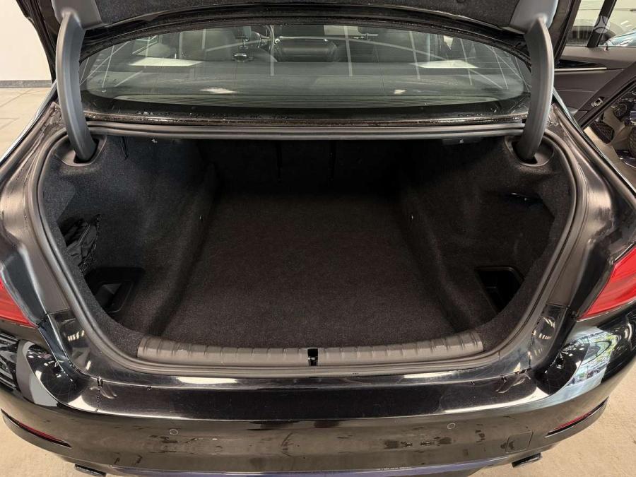 Melns BMW 530 2018 Klaipėda, ar dzinēja tilpumu 2.99 L un nobraukumu 259 tūkst. km par 21900 €, foto 18 vietnē AUTOMOTO.COM.LV