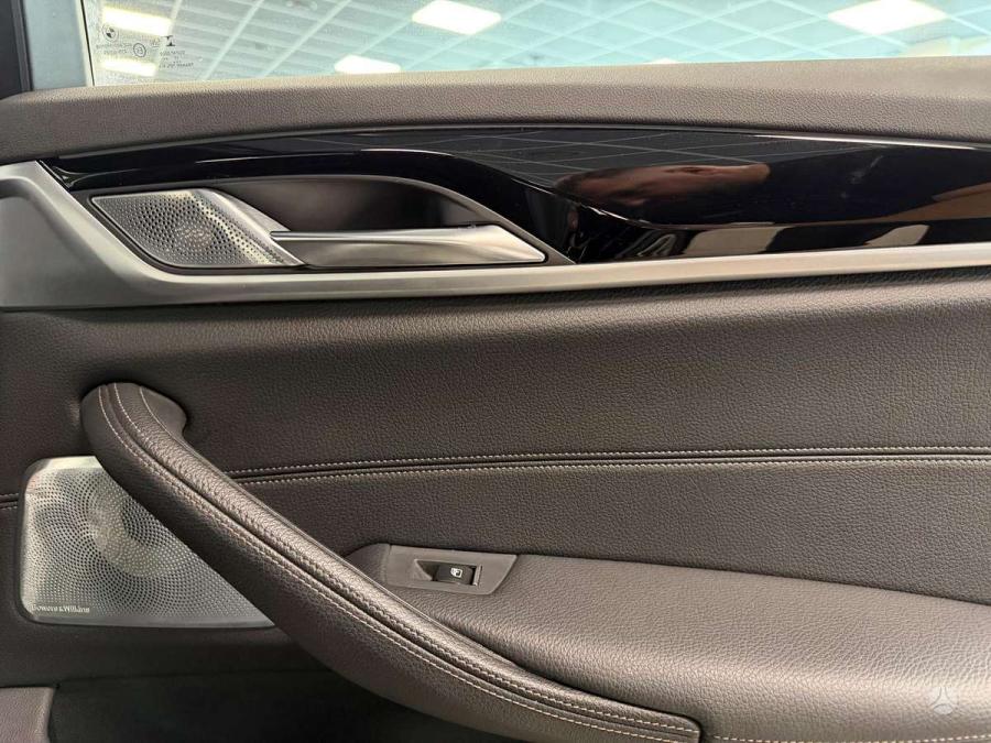 Melns BMW 530 2018 Klaipėda, ar dzinēja tilpumu 2.99 L un nobraukumu 259 tūkst. km par 21900 €, foto 20 vietnē AUTOMOTO.COM.LV