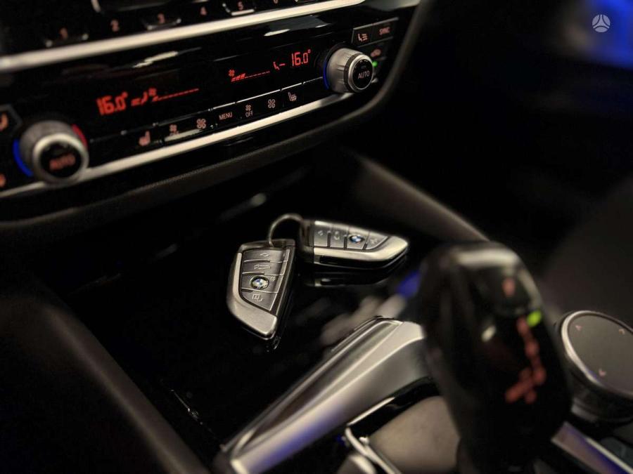 Melns BMW 530 2018 Klaipėda, ar dzinēja tilpumu 2.99 L un nobraukumu 259 tūkst. km par 21900 €, foto 26 vietnē AUTOMOTO.COM.LV