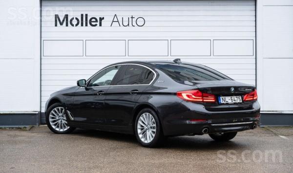 Black BMW 530 2019 in Riga, with an engine capacity of 2.00 L and mileage of 103 thousand km for 25750 €, photo 4 on AUTOMOTO.COM.LV