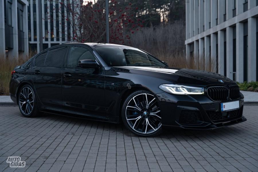 Black BMW 530 2019 in Vilnius, with an engine capacity of 3.00 L and mileage of 195 thousand km for 25990 €, photo 1 on AUTOMOTO.COM.LV
