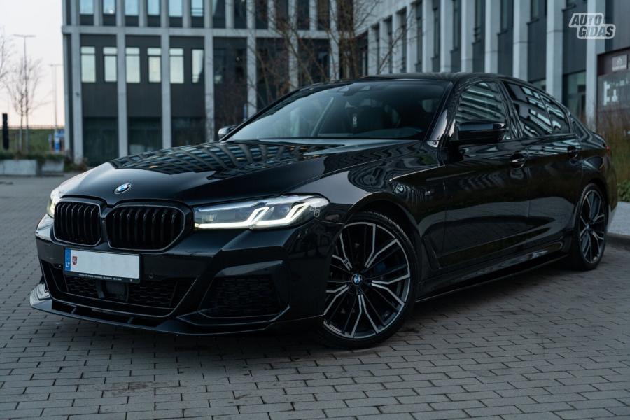Black BMW 530 2019 in Vilnius, with an engine capacity of 3.00 L and mileage of 195 thousand km for 25990 €, photo 4 on AUTOMOTO.COM.LV