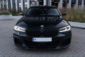 Black BMW 530 2019 in Vilnius, with an engine capacity of 3.00 L and mileage of 195 thousand km for 25990 €, photo 5 on AUTOMOTO.COM.LV