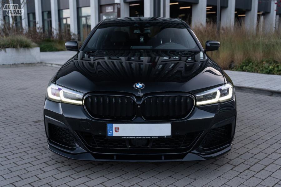 Black BMW 530 2019 in Vilnius, with an engine capacity of 3.00 L and mileage of 195 thousand km for 25990 €, photo 5 on AUTOMOTO.COM.LV