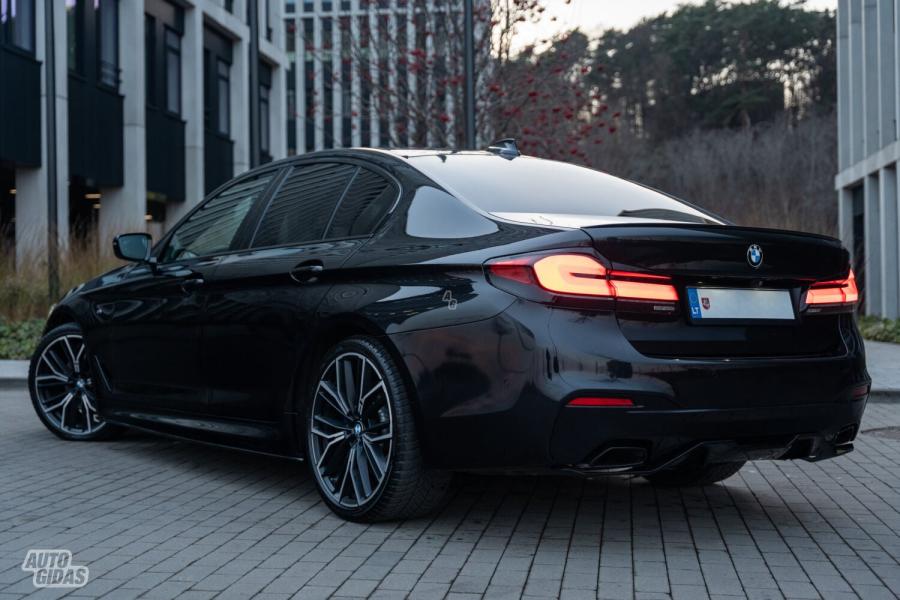 Black BMW 530 2019 in Vilnius, with an engine capacity of 3.00 L and mileage of 195 thousand km for 25990 €, photo 9 on AUTOMOTO.COM.LV
