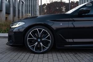 Black BMW 530 2019 in Vilnius, with an engine capacity of 3.00 L and mileage of 195 thousand km for 25990 €, photo 16 on AUTOMOTO.COM.LV