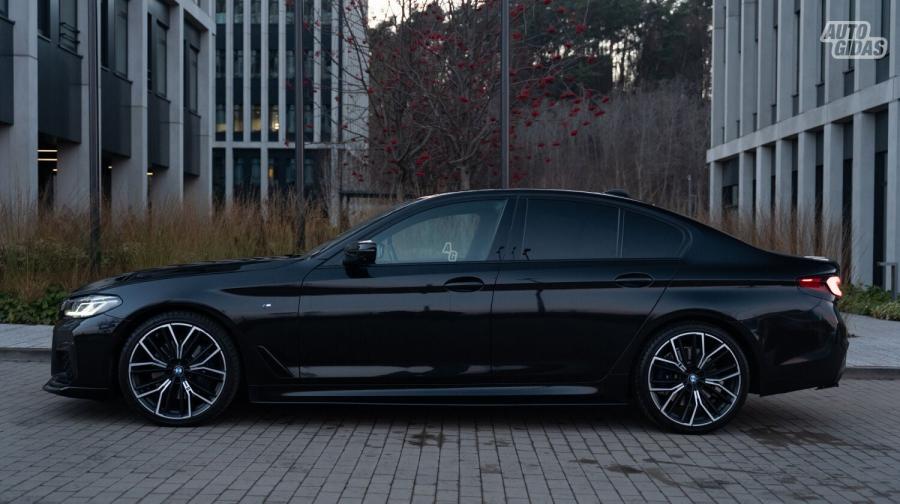 Black BMW 530 2019 in Vilnius, with an engine capacity of 3.00 L and mileage of 195 thousand km for 25990 €, photo 23 on AUTOMOTO.COM.LV