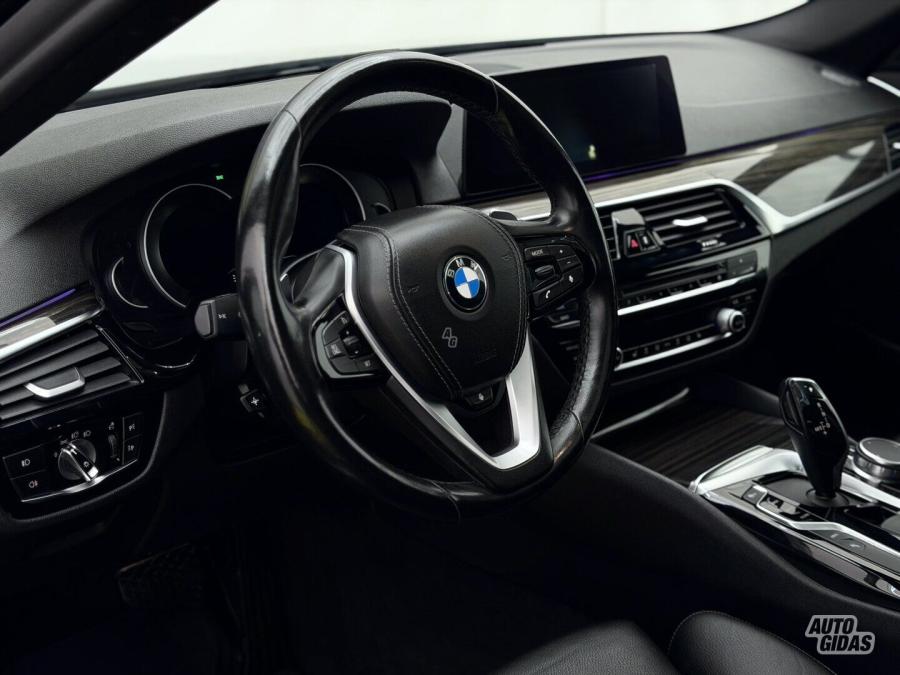 Black BMW 530 2019 in Avizieniai, with an engine capacity of 2.00 L and mileage of 123 thousand km for 22190 €, photo 10 on AUTOMOTO.COM.LV