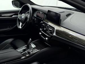 Black BMW 530 2019 in Avizieniai, with an engine capacity of 2.00 L and mileage of 123 thousand km for 22190 €, photo 17 on AUTOMOTO.COM.LV
