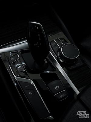 Black BMW 530 2019 in Avizieniai, with an engine capacity of 2.00 L and mileage of 123 thousand km for 22190 €, photo 25 on AUTOMOTO.COM.LV