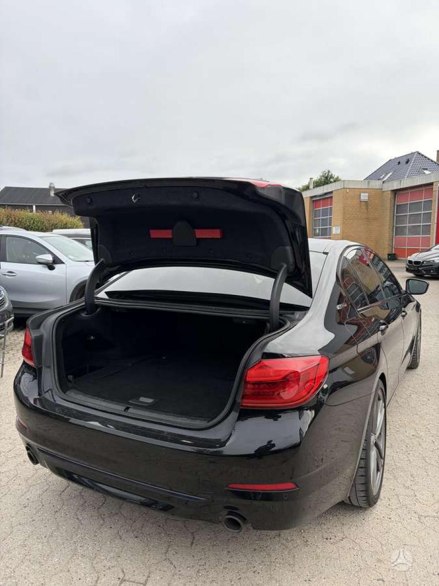 Black BMW 530 2019 in Vilnius, with an engine capacity of 2.00 L and mileage of 210 thousand km for 16999 €, photo 10 on AUTOMOTO.COM.LV