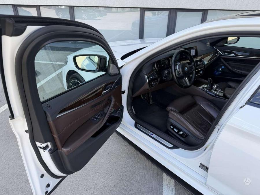 Melns BMW 530 2019 Viļņa, ar dzinēja tilpumu 0.00 L un nobraukumu 103 tūkst. km par 20900 €, foto 8 vietnē AUTOMOTO.COM.LV