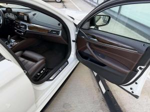 Melns BMW 530 2019 Viļņa, ar dzinēja tilpumu 0.00 L un nobraukumu 103 tūkst. km par 20900 €, foto 22 vietnē AUTOMOTO.COM.LV