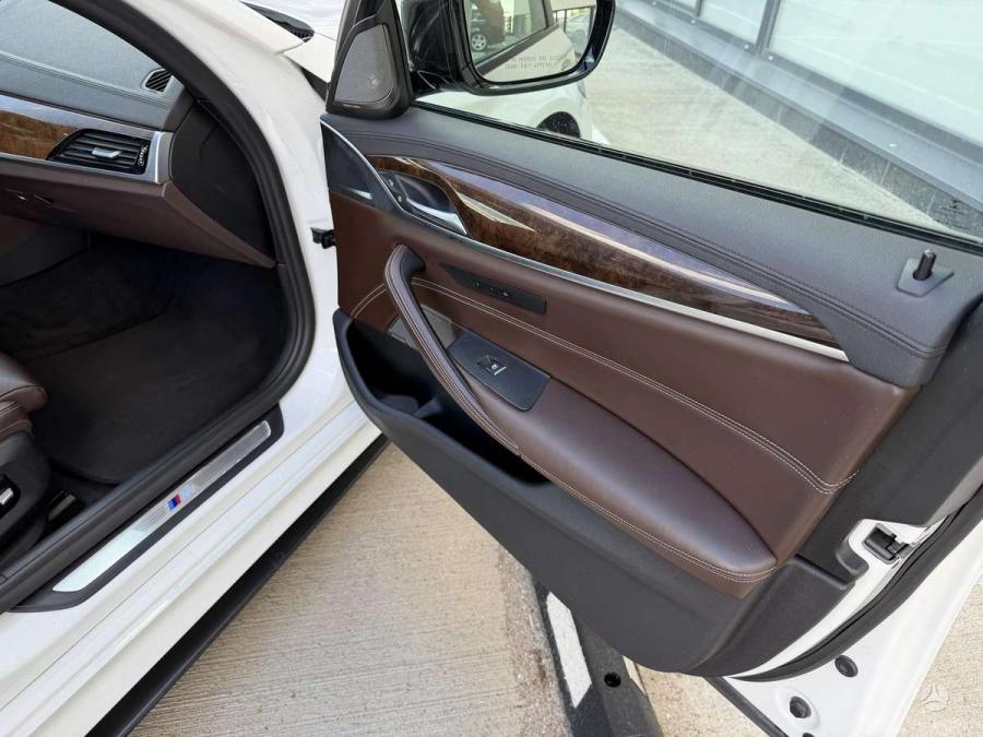 Melns BMW 530 2019 Viļņa, ar dzinēja tilpumu 0.00 L un nobraukumu 103 tūkst. km par 20900 €, foto 23 vietnē AUTOMOTO.COM.LV