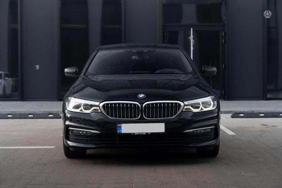 Black BMW 530 2019 in Vilnius, with an engine capacity of 2.00 L and mileage of 156 thousand km for 21785 €, photo 3 on AUTOMOTO.COM.LV