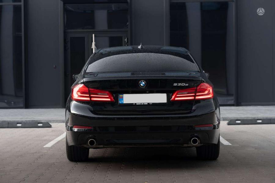 Black BMW 530 2019 in Vilnius, with an engine capacity of 2.00 L and mileage of 156 thousand km for 21785 €, photo 6 on AUTOMOTO.COM.LV