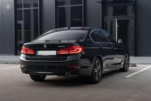 Black BMW 530 2019 in Vilnius, with an engine capacity of 2.00 L and mileage of 156 thousand km for 21785 €, photo 7 on AUTOMOTO.COM.LV