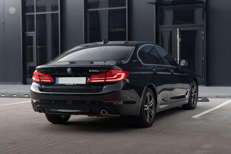 Black BMW 530 2019 in Vilnius, with an engine capacity of 2.00 L and mileage of 156 thousand km for 21785 €, photo 7 on AUTOMOTO.COM.LV