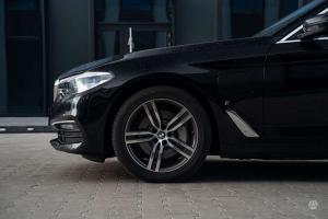 Black BMW 530 2019 in Vilnius, with an engine capacity of 2.00 L and mileage of 156 thousand km for 21785 €, photo 12 on AUTOMOTO.COM.LV
