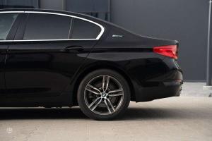 Black BMW 530 2019 in Vilnius, with an engine capacity of 2.00 L and mileage of 156 thousand km for 21785 €, photo 13 on AUTOMOTO.COM.LV