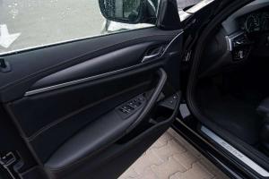 Black BMW 530 2019 in Vilnius, with an engine capacity of 2.00 L and mileage of 156 thousand km for 21785 €, photo 15 on AUTOMOTO.COM.LV