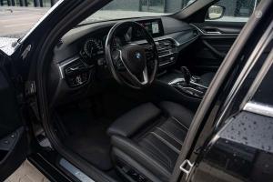 Black BMW 530 2019 in Vilnius, with an engine capacity of 2.00 L and mileage of 156 thousand km for 21785 €, photo 16 on AUTOMOTO.COM.LV