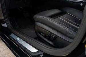 Black BMW 530 2019 in Vilnius, with an engine capacity of 2.00 L and mileage of 156 thousand km for 21785 €, photo 17 on AUTOMOTO.COM.LV