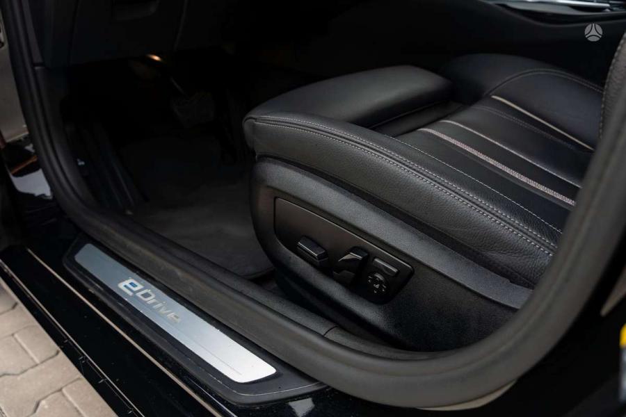 Black BMW 530 2019 in Vilnius, with an engine capacity of 2.00 L and mileage of 156 thousand km for 21785 €, photo 17 on AUTOMOTO.COM.LV
