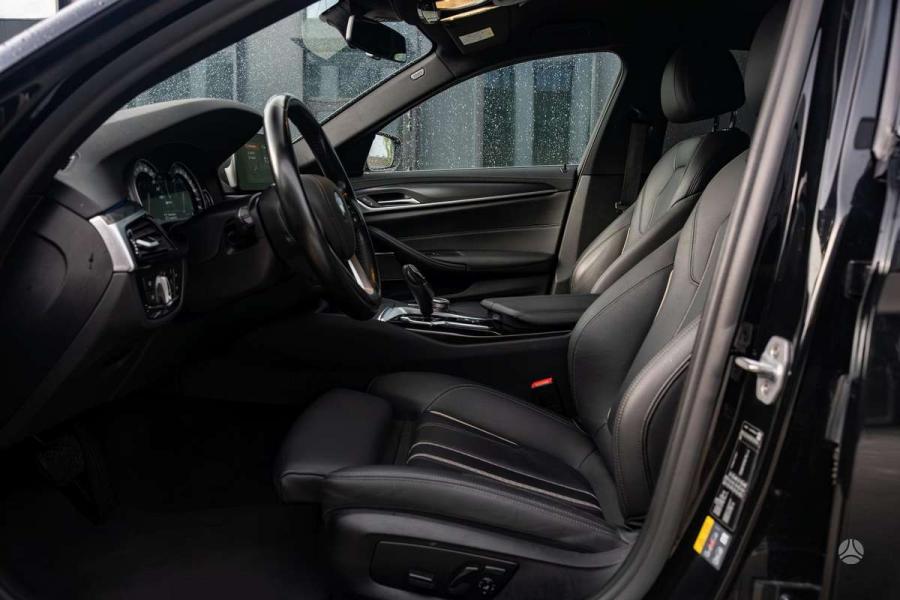Black BMW 530 2019 in Vilnius, with an engine capacity of 2.00 L and mileage of 156 thousand km for 21785 €, photo 18 on AUTOMOTO.COM.LV