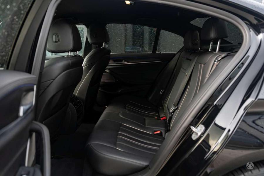 Black BMW 530 2019 in Vilnius, with an engine capacity of 2.00 L and mileage of 156 thousand km for 21785 €, photo 20 on AUTOMOTO.COM.LV