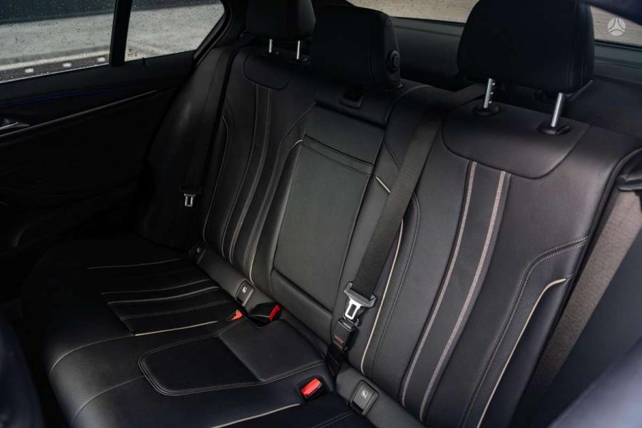 Black BMW 530 2019 in Vilnius, with an engine capacity of 2.00 L and mileage of 156 thousand km for 21785 €, photo 21 on AUTOMOTO.COM.LV