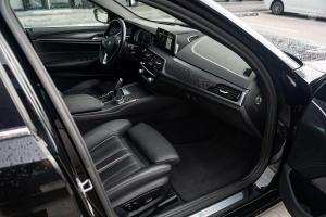 Black BMW 530 2019 in Vilnius, with an engine capacity of 2.00 L and mileage of 156 thousand km for 21785 €, photo 23 on AUTOMOTO.COM.LV
