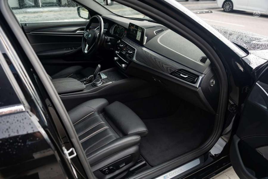 Black BMW 530 2019 in Vilnius, with an engine capacity of 2.00 L and mileage of 156 thousand km for 21785 €, photo 23 on AUTOMOTO.COM.LV