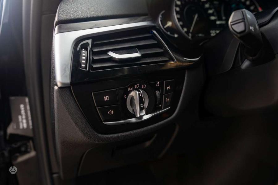 Black BMW 530 2019 in Vilnius, with an engine capacity of 2.00 L and mileage of 156 thousand km for 21785 €, photo 25 on AUTOMOTO.COM.LV
