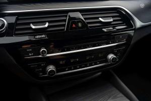 Black BMW 530 2019 in Vilnius, with an engine capacity of 2.00 L and mileage of 156 thousand km for 21785 €, photo 29 on AUTOMOTO.COM.LV