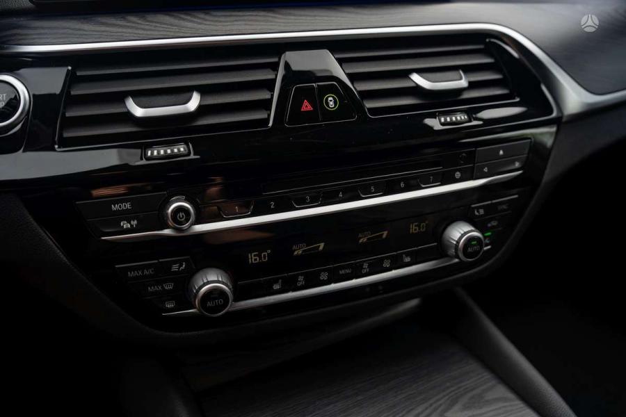 Black BMW 530 2019 in Vilnius, with an engine capacity of 2.00 L and mileage of 156 thousand km for 21785 €, photo 29 on AUTOMOTO.COM.LV