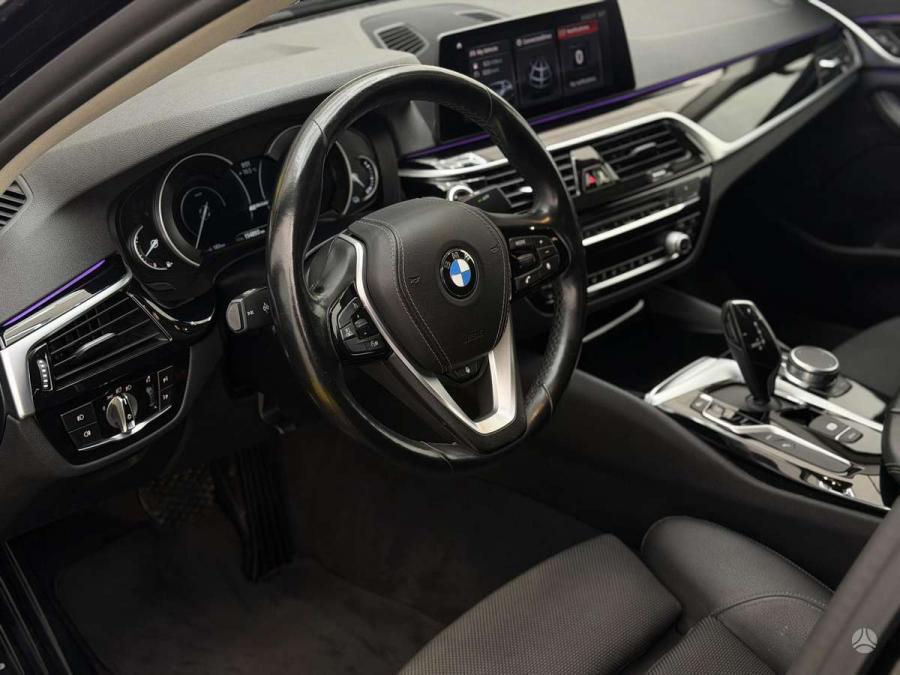 Black BMW 530 2019 in Vilnius, with an engine capacity of 2.00 L and mileage of 155 thousand km for 19450 €, photo 10 on AUTOMOTO.COM.LV