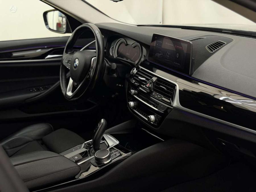 Black BMW 530 2019 in Vilnius, with an engine capacity of 2.00 L and mileage of 155 thousand km for 19450 €, photo 16 on AUTOMOTO.COM.LV