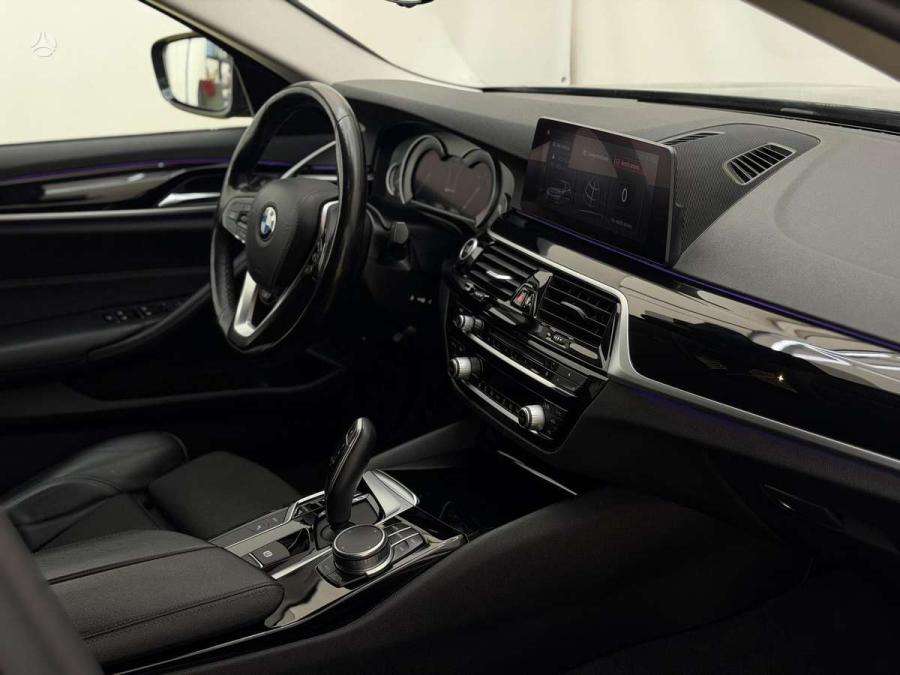 Black BMW 530 2019 in Vilnius, with an engine capacity of 2.00 L and mileage of 155 thousand km for 19450 €, photo 16 on AUTOMOTO.COM.LV