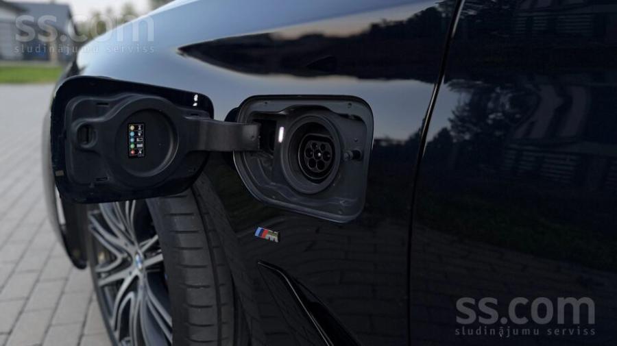 Black BMW 530 2020 in Riga, with an engine capacity of 2.00 L and mileage of 112 thousand km for 33990 €, photo 6 on AUTOMOTO.COM.LV