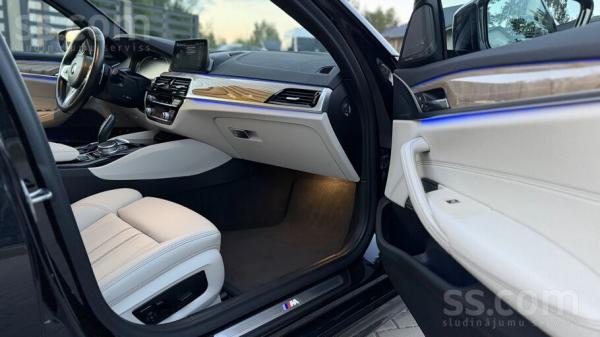 Black BMW 530 2020 in Riga, with an engine capacity of 2.00 L and mileage of 112 thousand km for 33990 €, photo 10 on AUTOMOTO.COM.LV