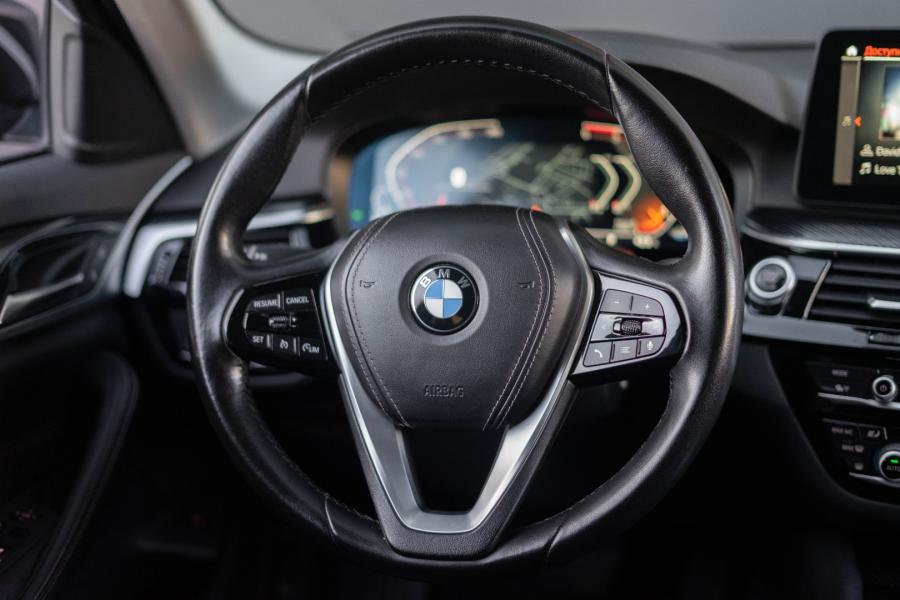 Melns BMW 530 2021 Rīga, ar dzinēja tilpumu 3.00 L un nobraukumu 170 tūkst. km par 26950 €, foto 17 vietnē AUTOMOTO.COM.LV