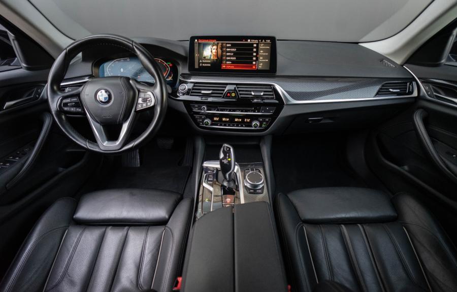 Melns BMW 530 2021 Rīga, ar dzinēja tilpumu 3.00 L un nobraukumu 170 tūkst. km par 26950 €, foto 24 vietnē AUTOMOTO.COM.LV