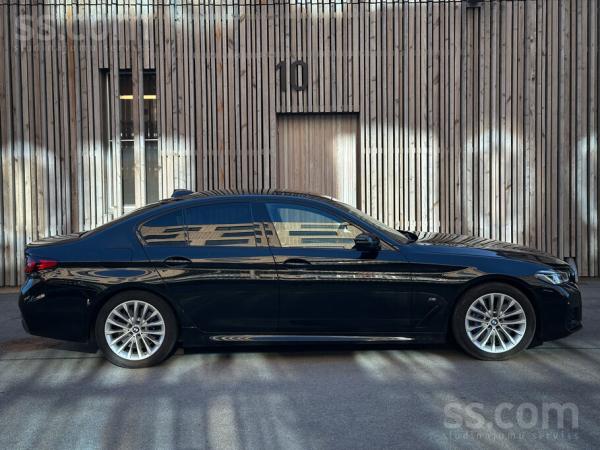 Black BMW 530 2021 in Riga, with an engine capacity of 3.00 L and mileage of 99 thousand km for 40555 €, photo 9 on AUTOMOTO.COM.LV