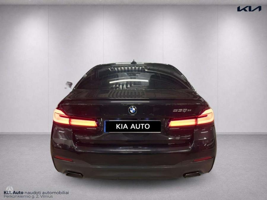 Black BMW 530 2021 in Vilnius, with an engine capacity of 1.95 L and mileage of 59 thousand km for 35900 €, photo 5 on AUTOMOTO.COM.LV